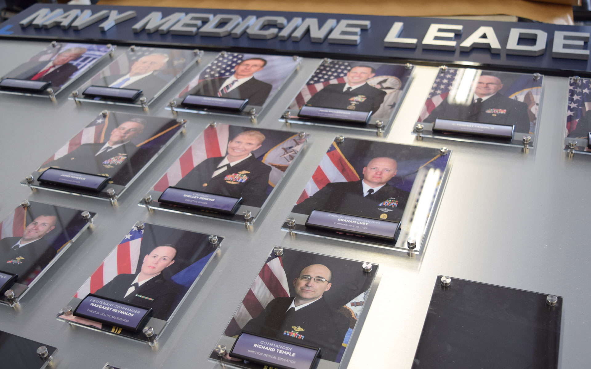 Recognition Display for Military Leadership • signgeek blogsigngeek blog